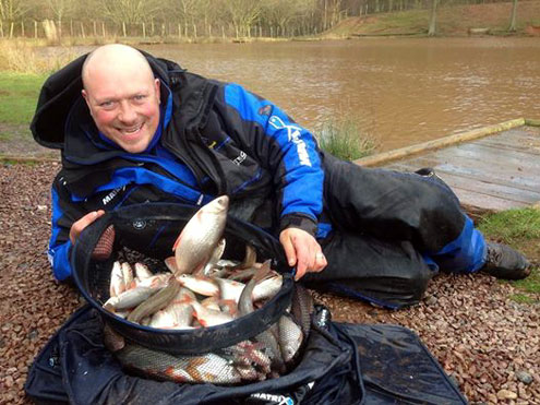 Roach On The Feed At Shatterford Lakes – Total Fishing